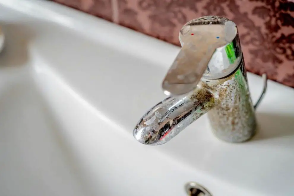 How to Remove Green Buildup on Faucet? - Water Browser